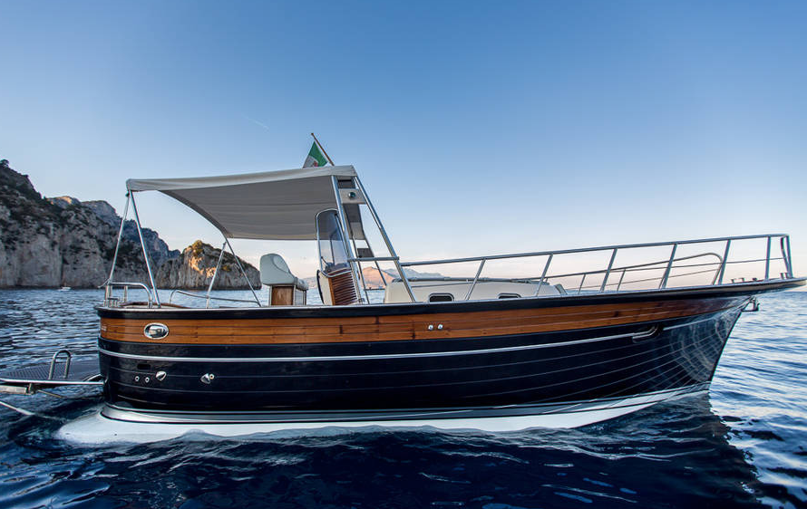 Rent a Gozzo Fratelli Aprea 32 Open on Boatsetter